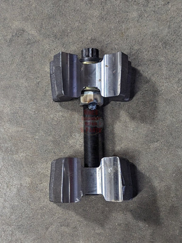 New 3.5" Wedge Lock for IH Tractors - 1287802C92, Fits 3 1/2" Axles ...