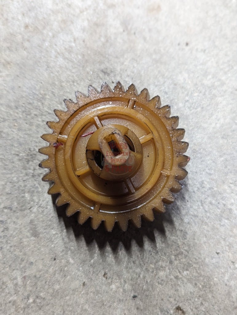 Tachometer Drive Gear IH International 676938C1 USED Tractor Part